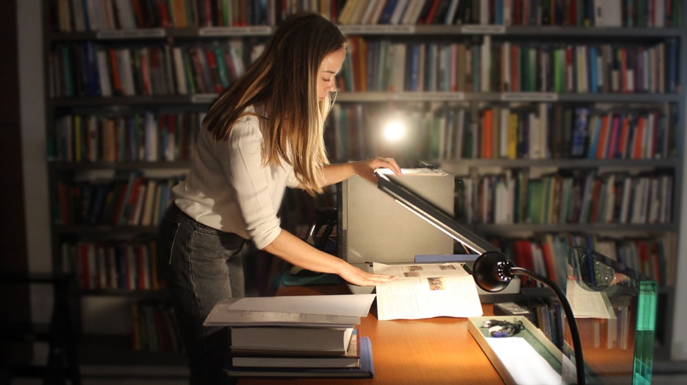 Why Use a Flatbed Scanner? Key Benefits for Professionals and Creatives ...
